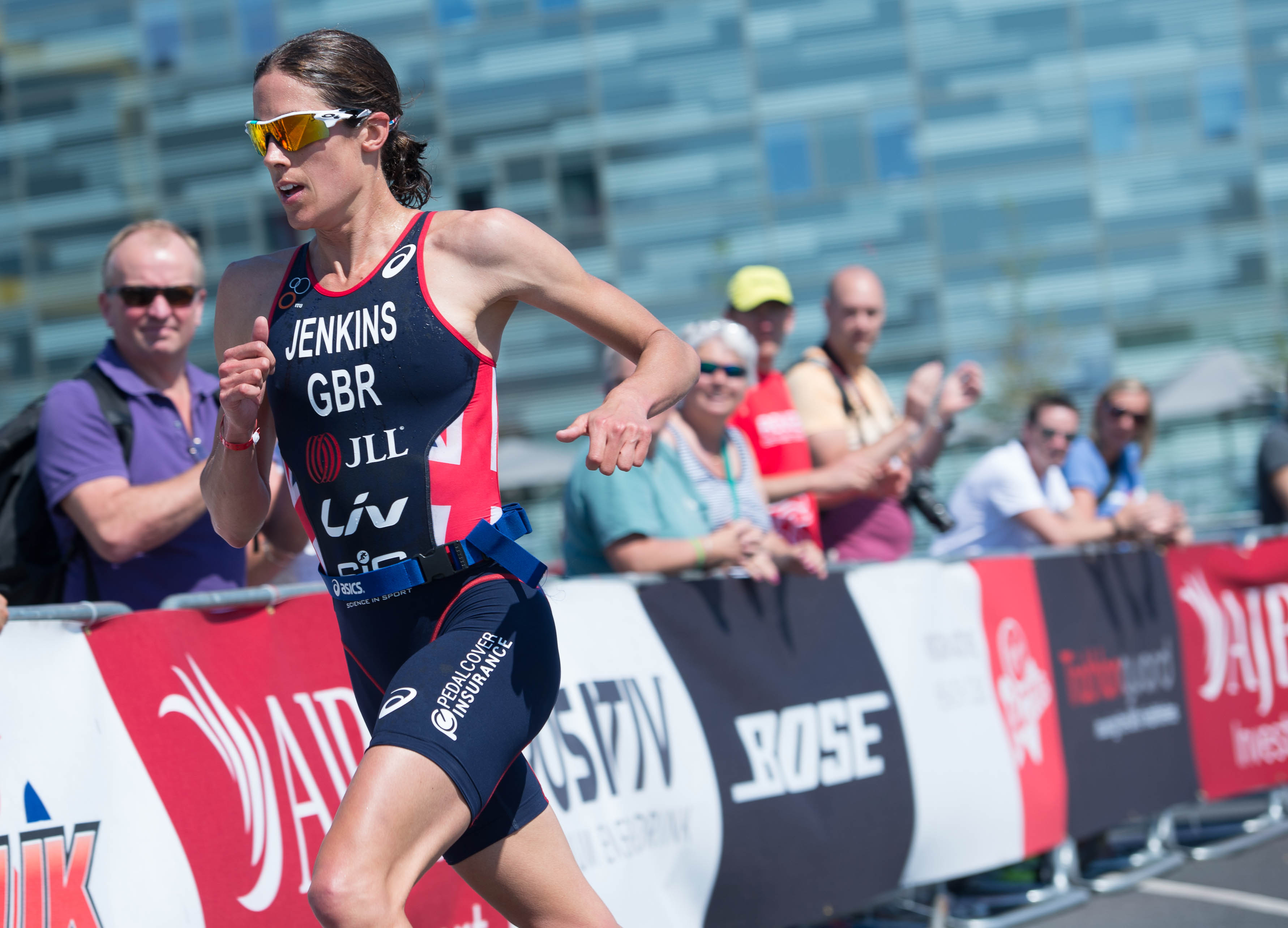 HELEN JENKINS STORMS TO VICTORY AT THE AJ BELL LONDON TRIATHLON
